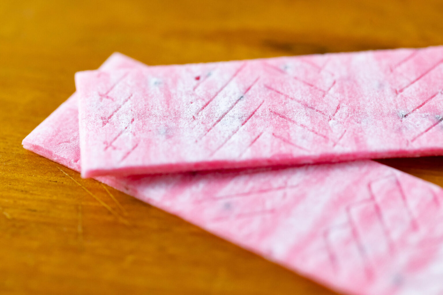 ロッテ『スイカバーガム』『メロンバーガム』はチョコ種風チップのプチプチとした食感が面白い、個性派コラボガム！ | えんぎ株式会社 / ENGI ...